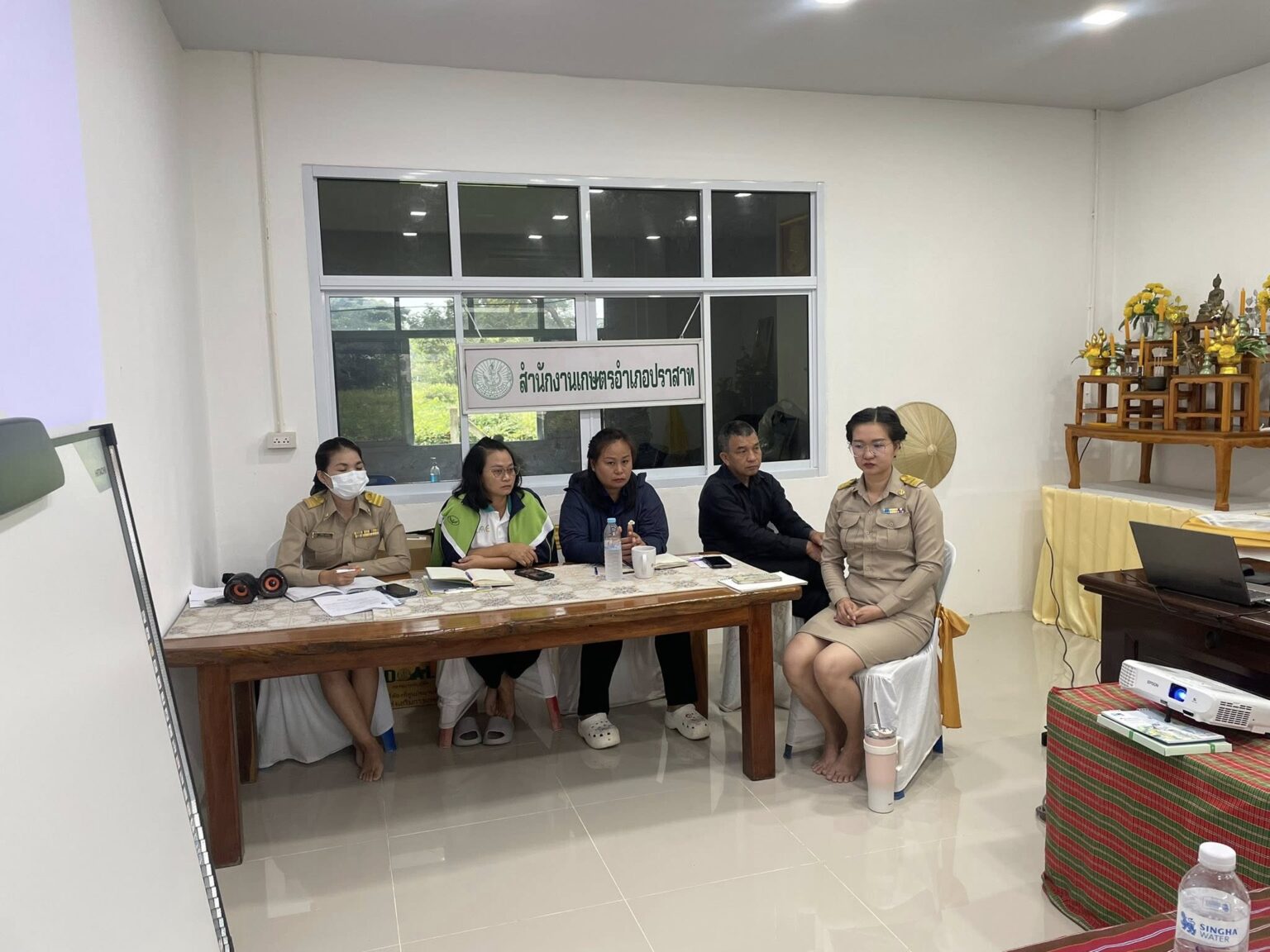 เกษตรปราสาท ประชุมประจำสัปดาห์ เพื่อติดตามงานตามระบบส่งเสริมการเกษตร ...